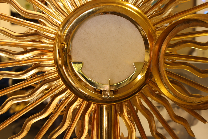 monstrance luna | Monstrance, Reliquary, Eucharistic adoration